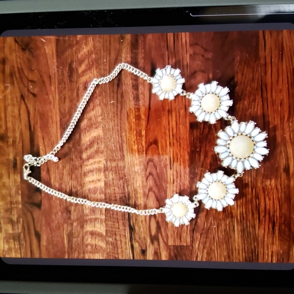 Source Unknown | Jewelry | Daisy Flower Necklace | Poshmark